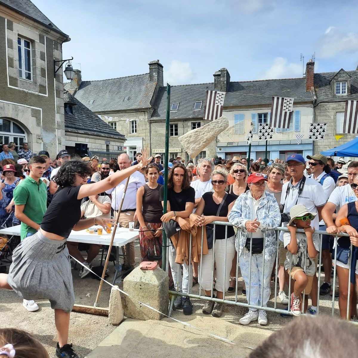Le lancer de menhir à Guerlesquin : Un héritage culturel.